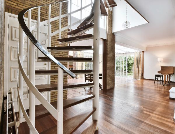 Schody - Pytania dotyczące schodów spiralnych i pływających.